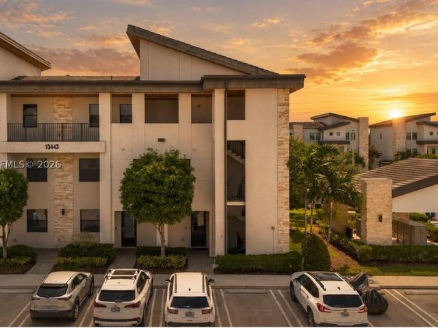 3 bedroom luxury Townhouse for sale in Doral, Florida