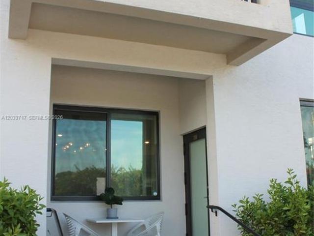 3 bedroom luxury Townhouse for sale in Doral, Florida