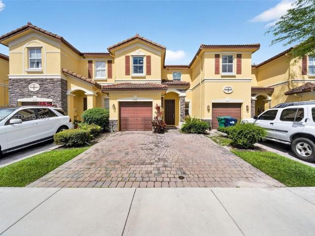 3 bedroom luxury Townhouse for sale in Doral, Florida