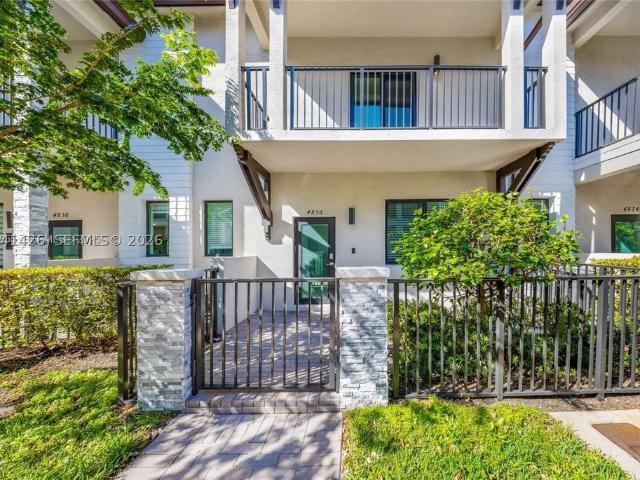 3 bedroom luxury Townhouse for sale in Doral, Florida