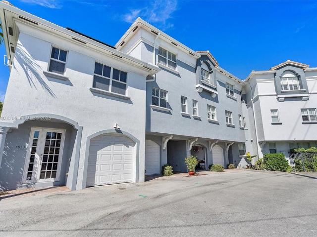 3 bedroom luxury Townhouse for sale in Fort Lauderdale, Florida