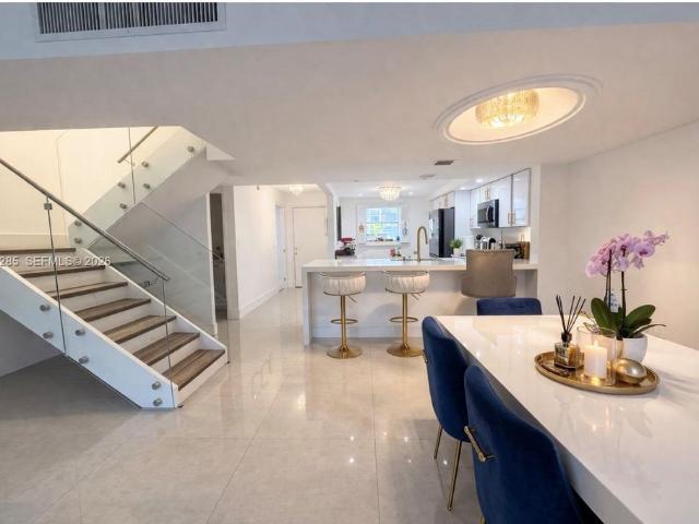 3 bedroom luxury Townhouse for sale in Hallandale, Florida