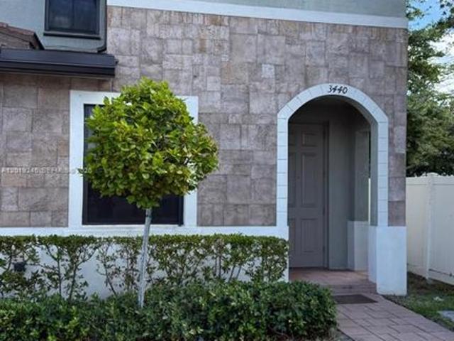 3 bedroom luxury Townhouse for sale in Hialeah, Florida