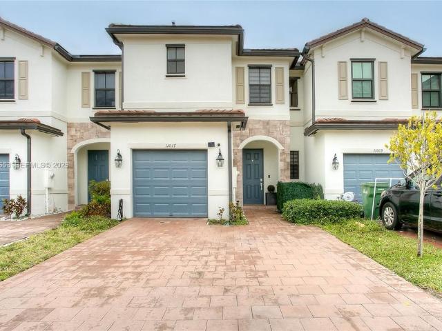 3 bedroom luxury Townhouse for sale in Hialeah, Florida