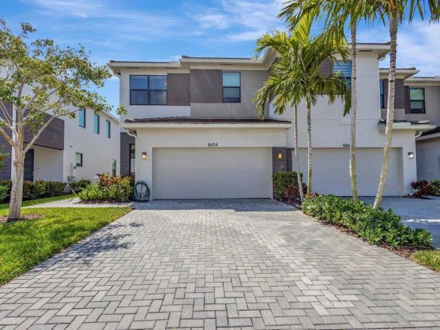 3 bedroom luxury Townhouse for sale in Lake Worth, Florida