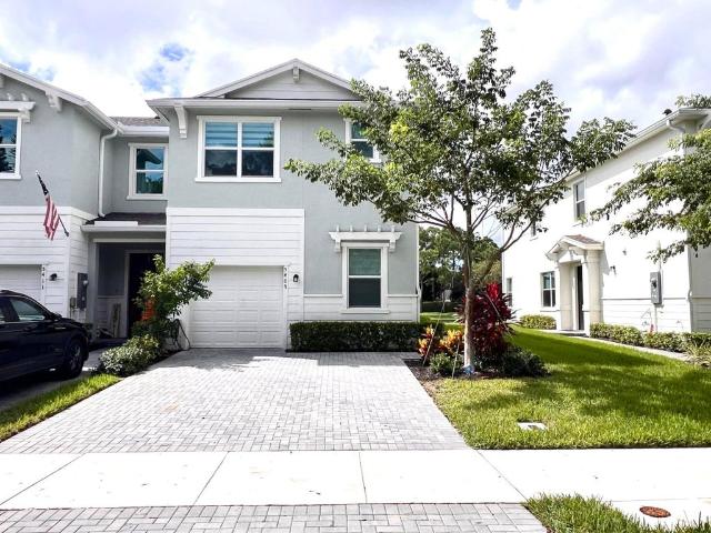 3 bedroom luxury Townhouse for sale in Lake Worth, Florida