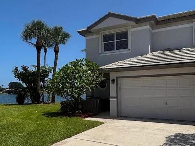 3 bedroom luxury Townhouse for sale in Lake Worth, Florida