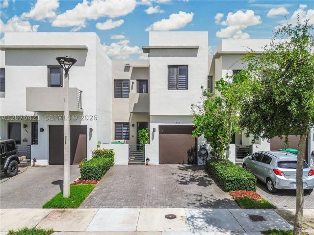 3 bedroom luxury Townhouse for sale in Miami Terrace Mobile Home, Florida