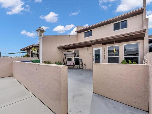 3 bedroom luxury Townhouse for sale in Miami Gardens, Florida