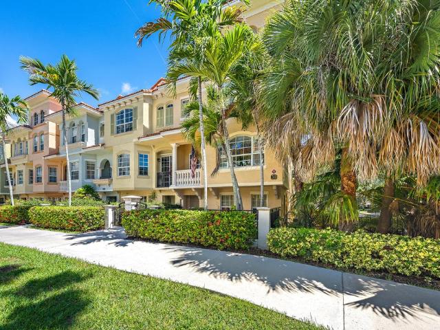 3 bedroom luxury Townhouse for sale in Palm Beach Gardens, Florida