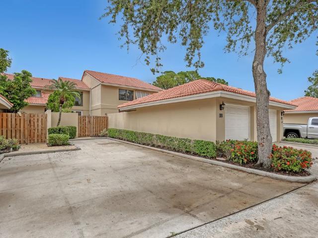 3 bedroom luxury Townhouse for sale in Palm Beach Gardens, Florida