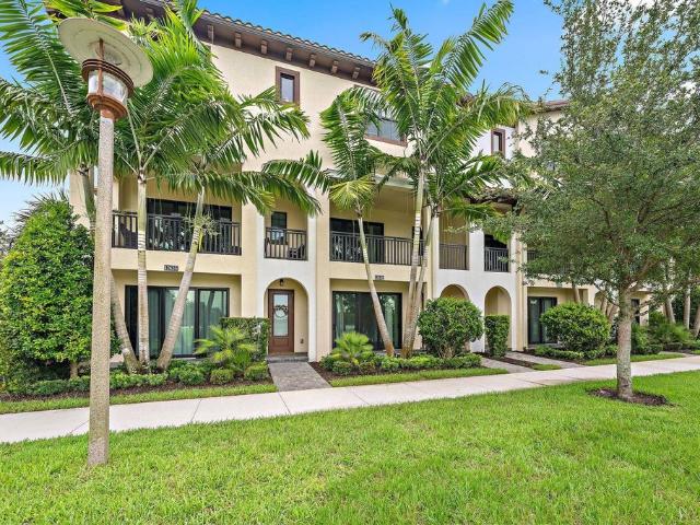 3 bedroom luxury Townhouse for sale in Palm Beach Gardens, Florida