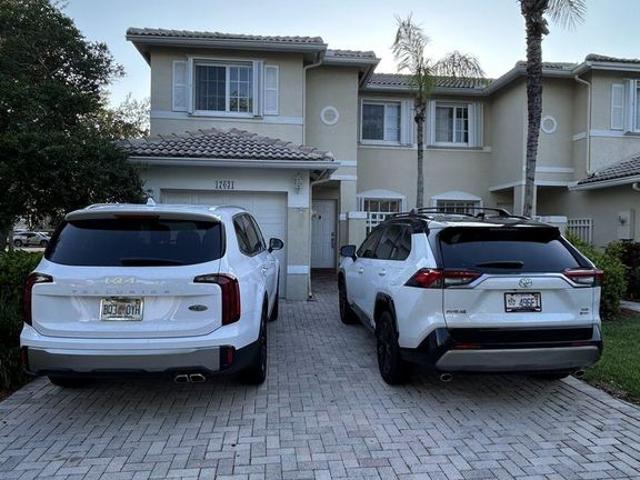 3 bedroom luxury Townhouse for sale in Pembroke Pines, Florida
