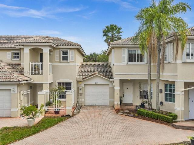 3 bedroom luxury Townhouse for sale in Pembroke Pines, Florida
