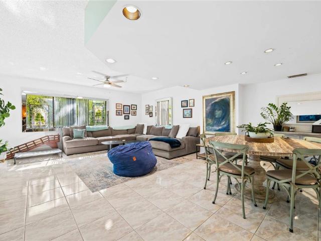 3 bedroom luxury Townhouse for sale in Pompano Beach, Florida