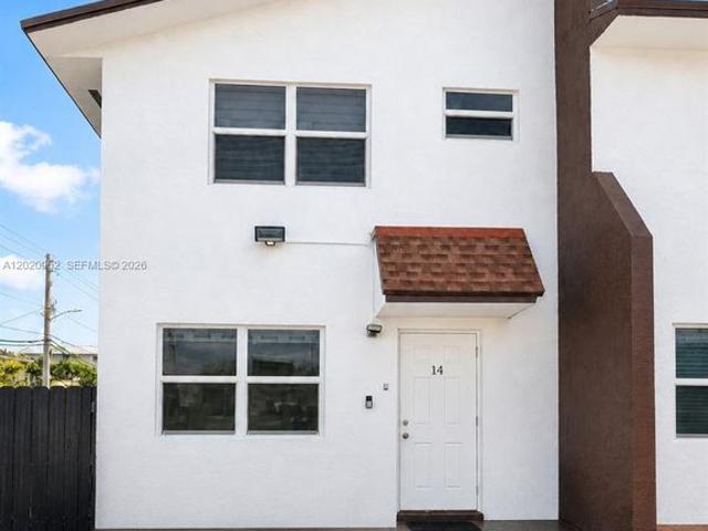 3 bedroom luxury Townhouse for sale in Sweetwater, Florida