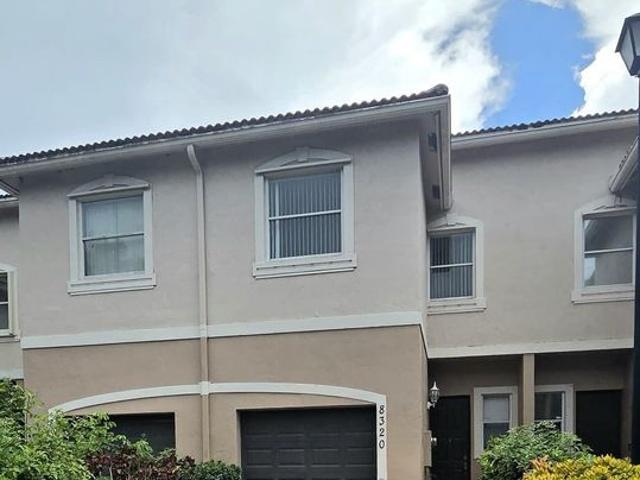 3 bedroom luxury Townhouse for rent in Tamarac, Florida