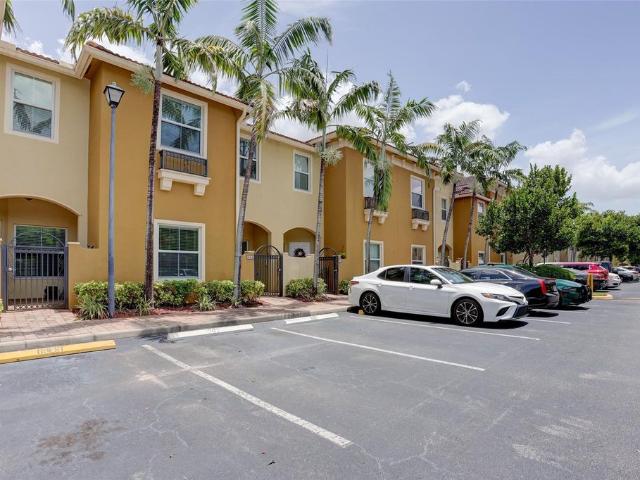 3 bedroom luxury Townhouse for rent in Tamarac, Florida