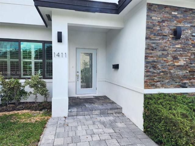 Luxury Townhouse for rent in West Miami, Florida