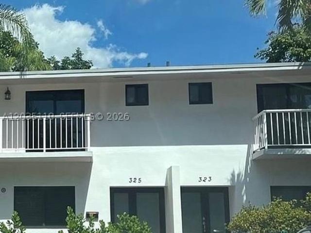 3 bedroom luxury Townhouse for rent in Coral Gables, Florida