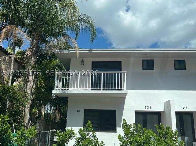 3 bedroom luxury Townhouse for rent in Coral Gables, Florida