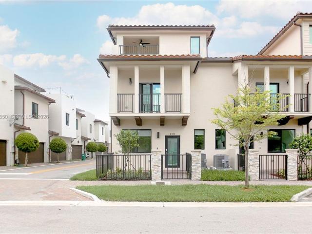 3 bedroom luxury Townhouse for rent in Doral, Florida