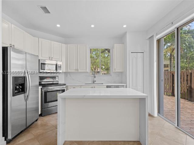 3 bedroom luxury Townhouse for rent in Doral, Florida