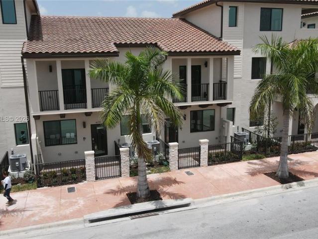 Luxury Townhouse for rent in Doral, Florida
