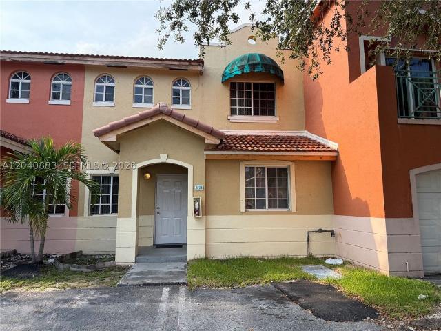 3 bedroom luxury Townhouse for rent in Hialeah, Florida