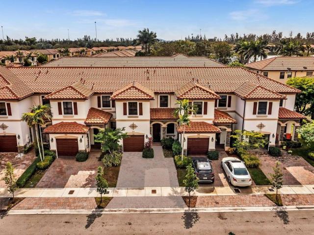 3 bedroom luxury Townhouse for rent in Hialeah, Florida