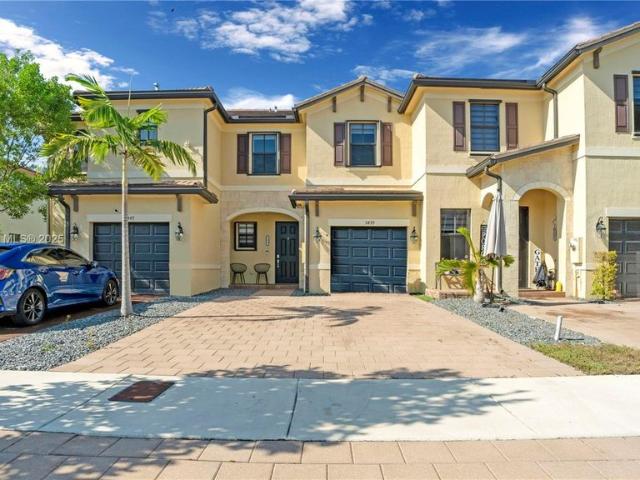 3 bedroom luxury Townhouse for rent in Hialeah, Florida