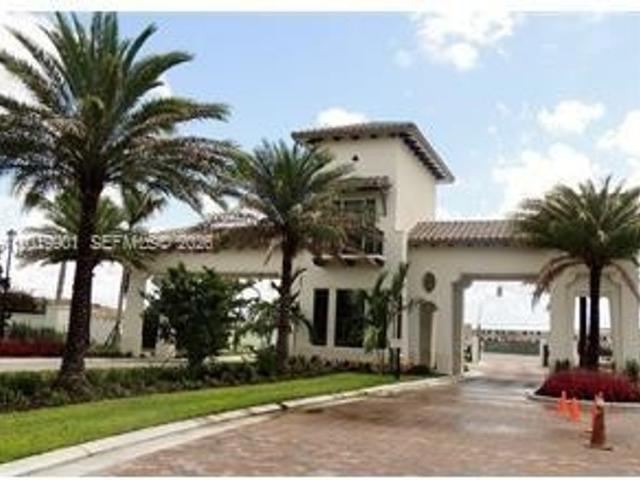 3 bedroom luxury Townhouse for rent in Hialeah, Florida