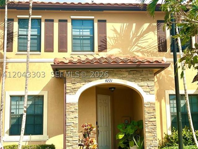 3 bedroom luxury Townhouse for rent in Hialeah, Florida