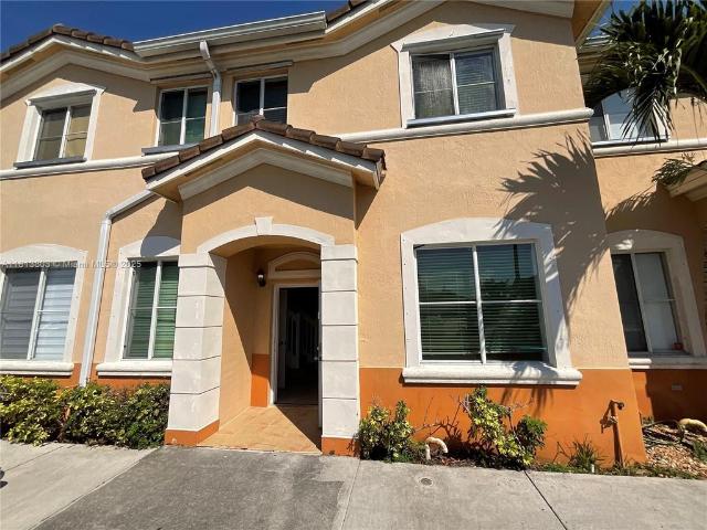 3 bedroom luxury Townhouse for rent in Hialeah, Florida