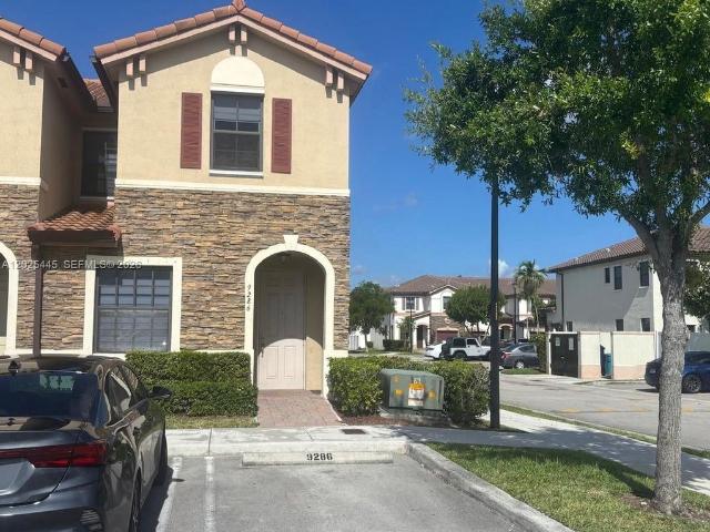 3 bedroom luxury Townhouse for rent in Hialeah, Florida
