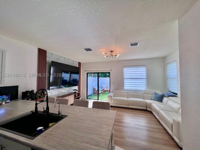 3 bedroom luxury Townhouse for rent in Hialeah, Florida