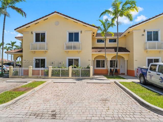 3 bedroom luxury Townhouse for rent in Hialeah, Florida
