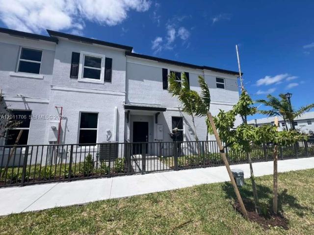 3 bedroom luxury Townhouse for rent in Homestead, Florida