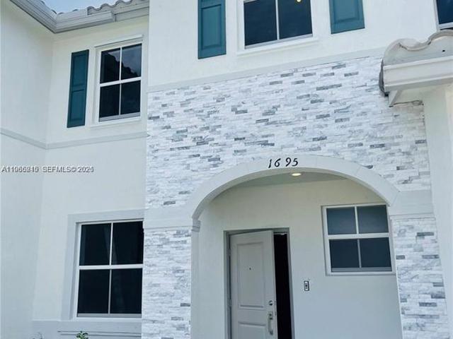 3 bedroom luxury Townhouse for rent in Homestead, Florida