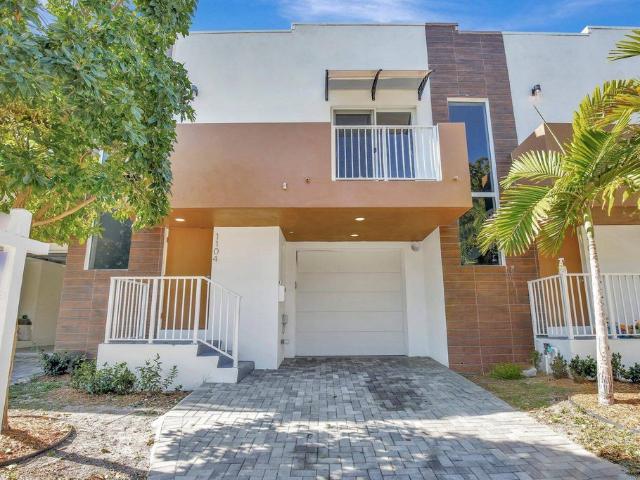 3 bedroom luxury Townhouse for rent in Hollywood, United States