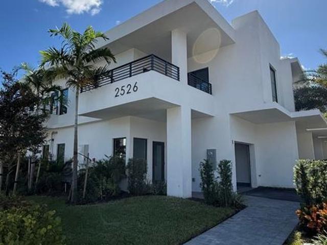 3 bedroom luxury Townhouse for rent in Hollywood, United States