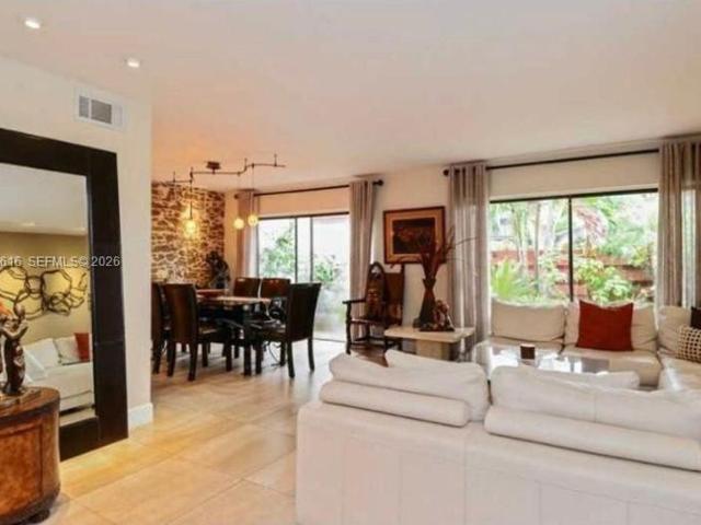 3 bedroom luxury Townhouse for rent in Hollywood, United States
