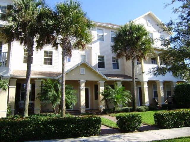 3 bedroom luxury Townhouse for rent in Jupiter, Florida