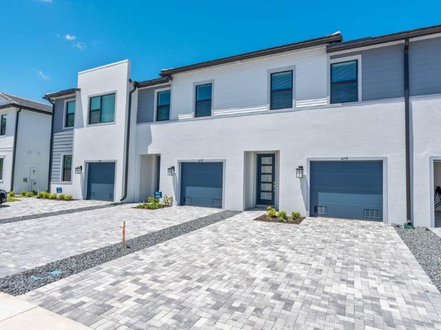 3 bedroom luxury Townhouse for rent in Lantana, Florida