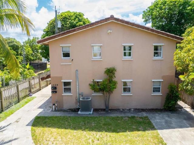 3 bedroom luxury Townhouse for rent in Lake Worth, Florida