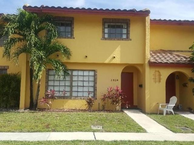 3 bedroom luxury Townhouse for rent in Lauderdale Lakes, Florida