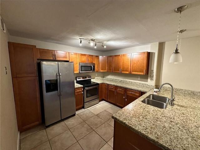 3 bedroom luxury Townhouse for rent in Lauderhill, Florida