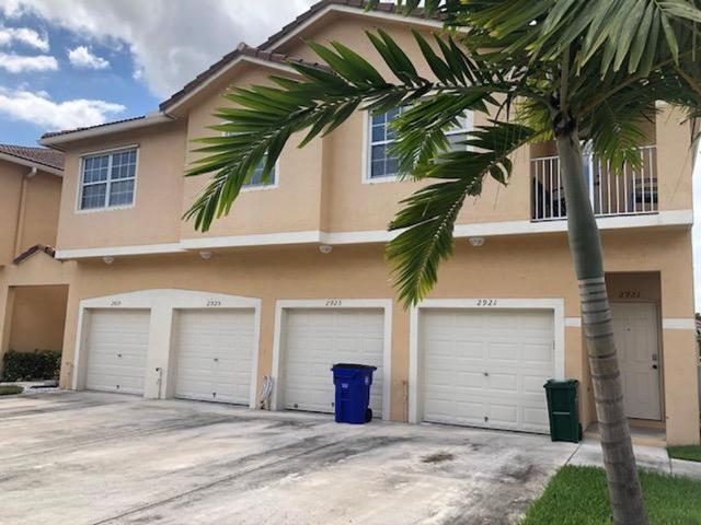 3 bedroom luxury Townhouse for rent in Margate, Florida