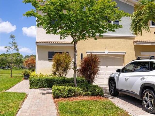 3 bedroom luxury Townhouse for rent in Miami, Florida