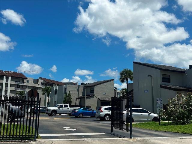 3 bedroom luxury Townhouse for rent in Miami, Florida